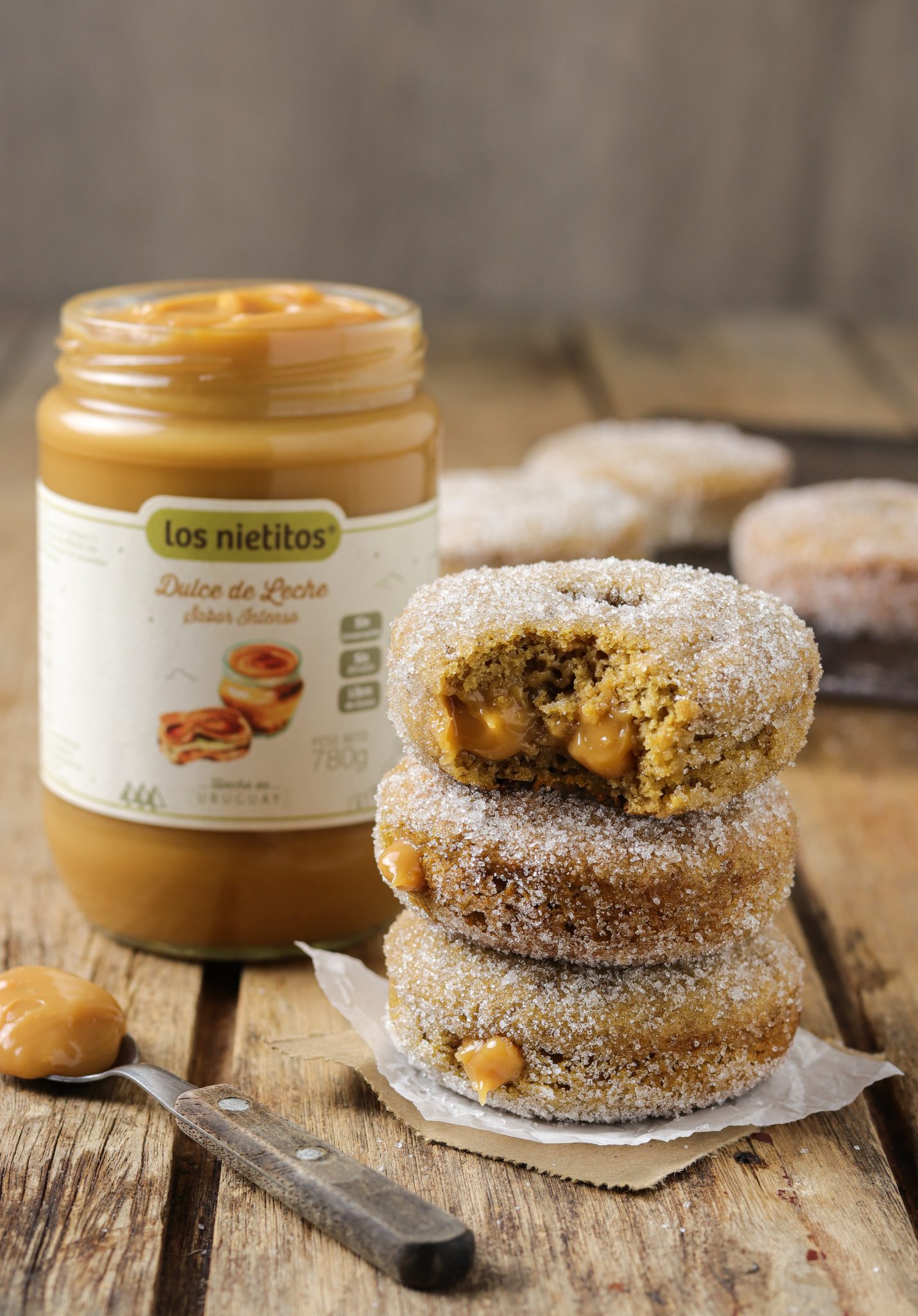 Donas horneadas rellenas de Dulce de leche intenso – Los Nietitos